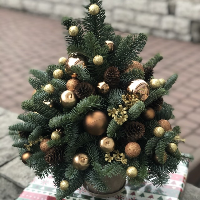 Купить елку ручной работы, Доставка цветов Киев, Лепестки