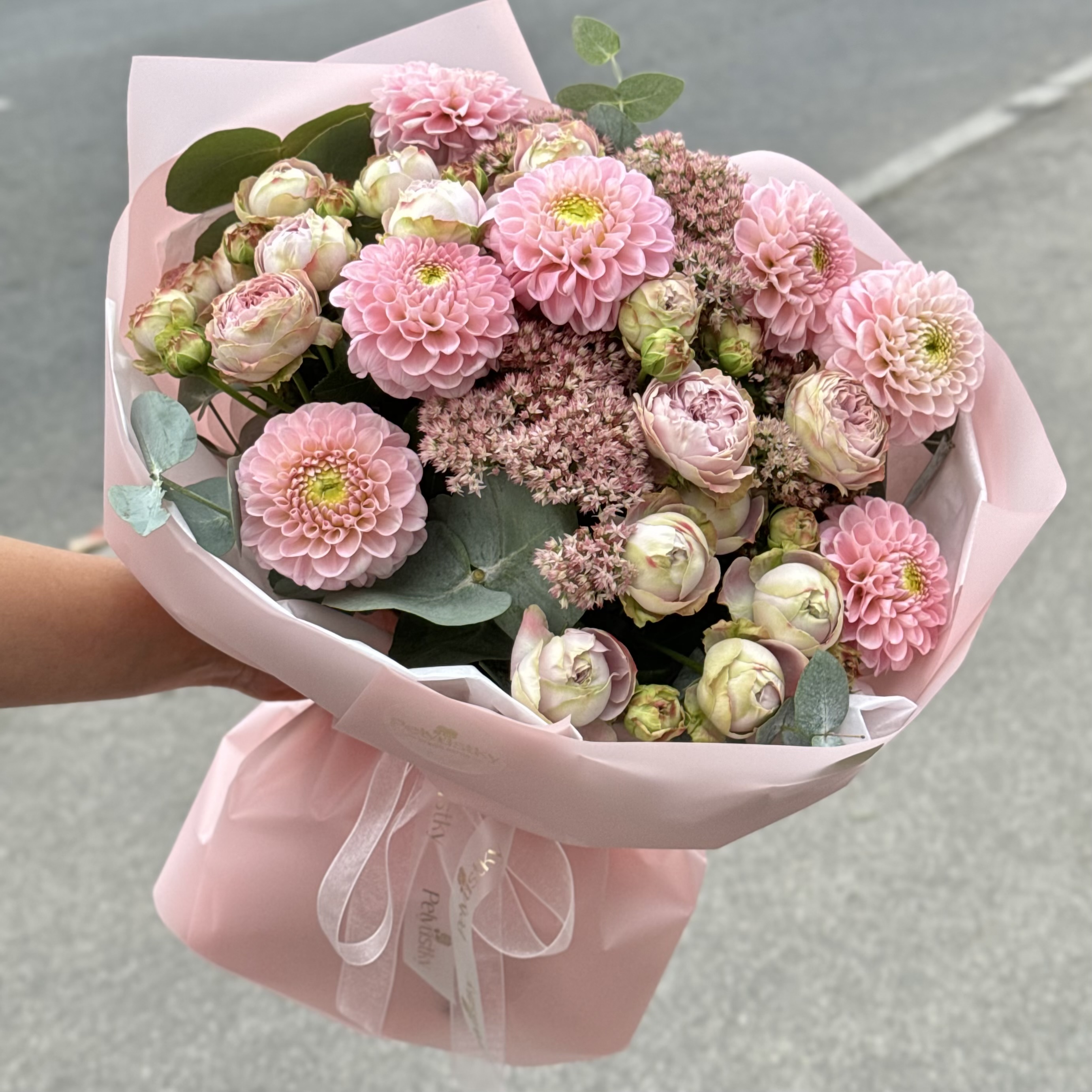Bouquet of pink dahlias and roses | Flower delivery Kyiv – Lepestki